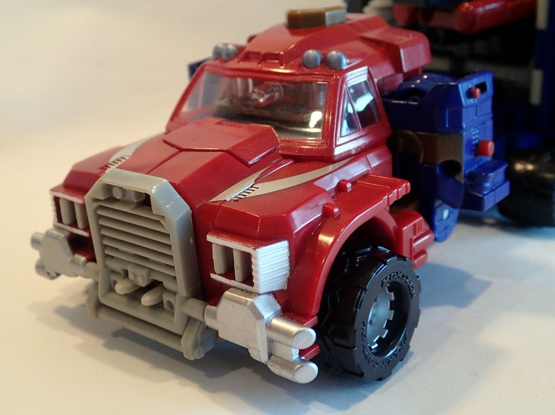 Hasbro 2002 Transformers Armada Optimus Prime with Sparkplug minicon ...