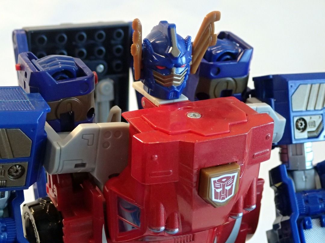 Hasbro 2002 Transformers Armada Optimus Prime with Sparkplug minicon ...