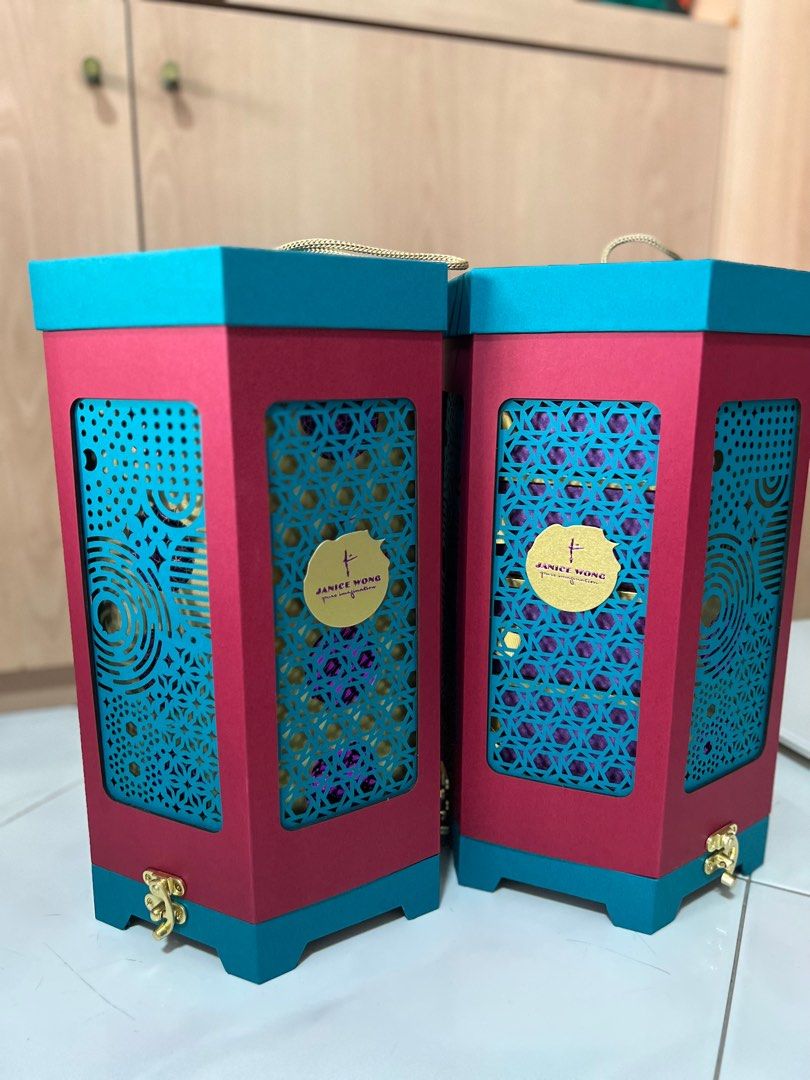 Janice Wong Mooncake Box, Women's Fashion, Jewelry & Organisers ...