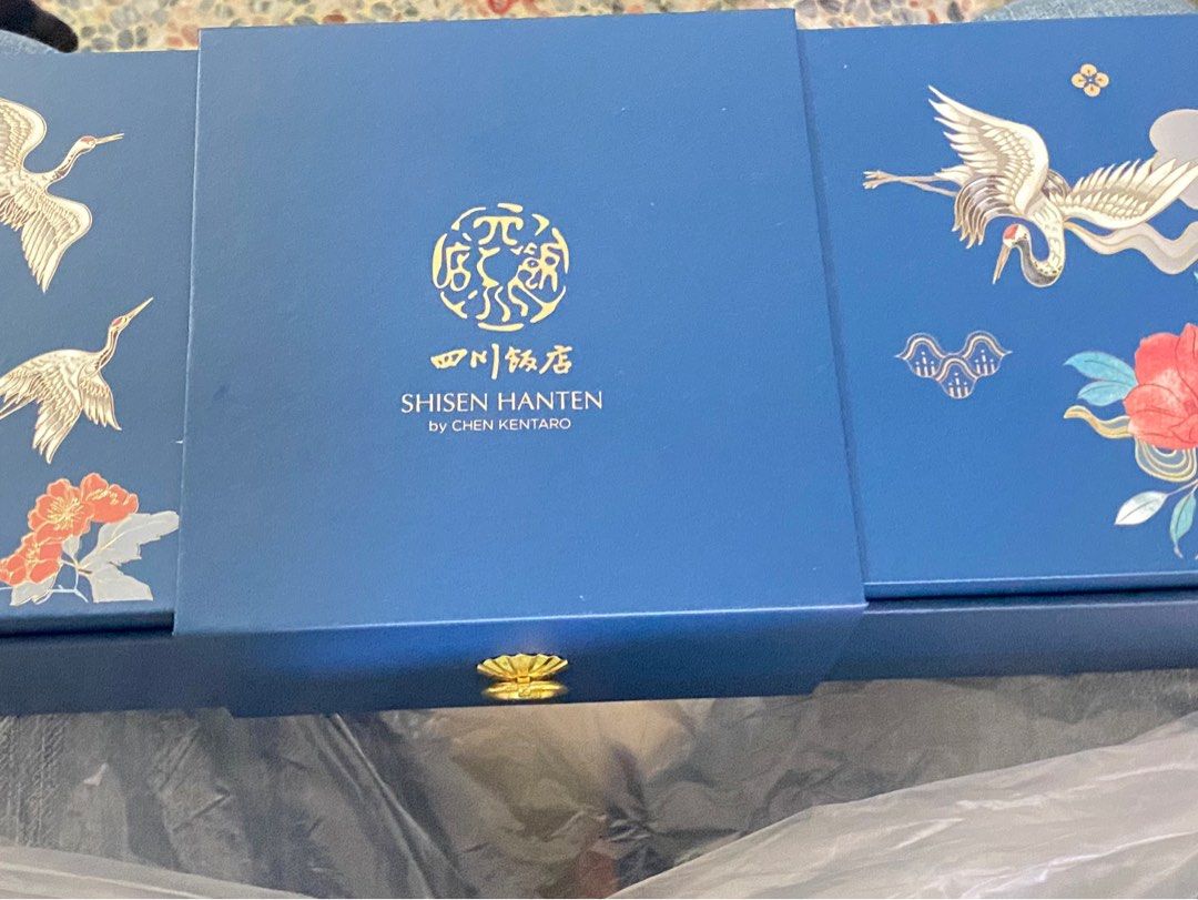 Michelin Star Shisen Hanten Signature Five Nuts Mooncakes, Food ...