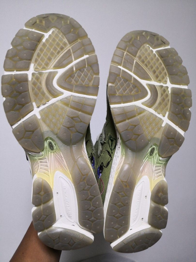 New Balance x Bryant Giles 2002r, Men's Fashion, Footwear, Sneakers on ...