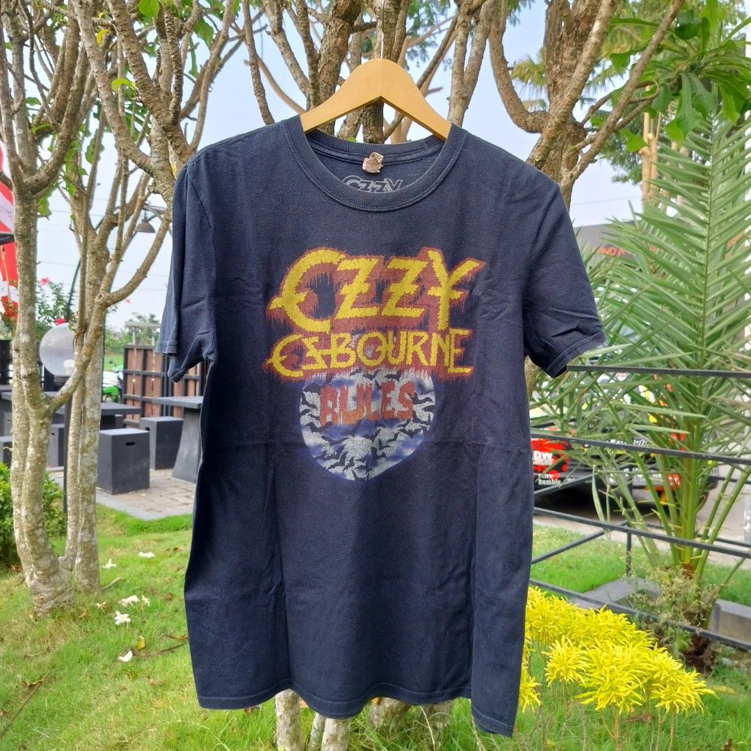 Ozzy Osbourne Album Rules, Fesyen Pria, Pakaian , Atasan di Carousell