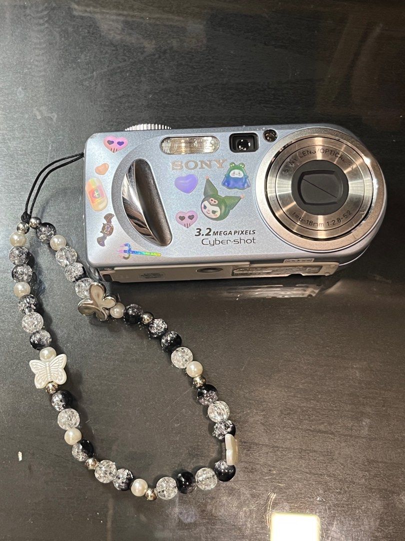 Rare y2k vintage blue sony cybershot p8, Photography, Cameras on Carousell