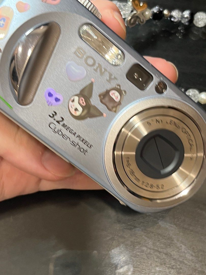 Rare y2k vintage blue sony cybershot p8, Photography, Cameras on Carousell