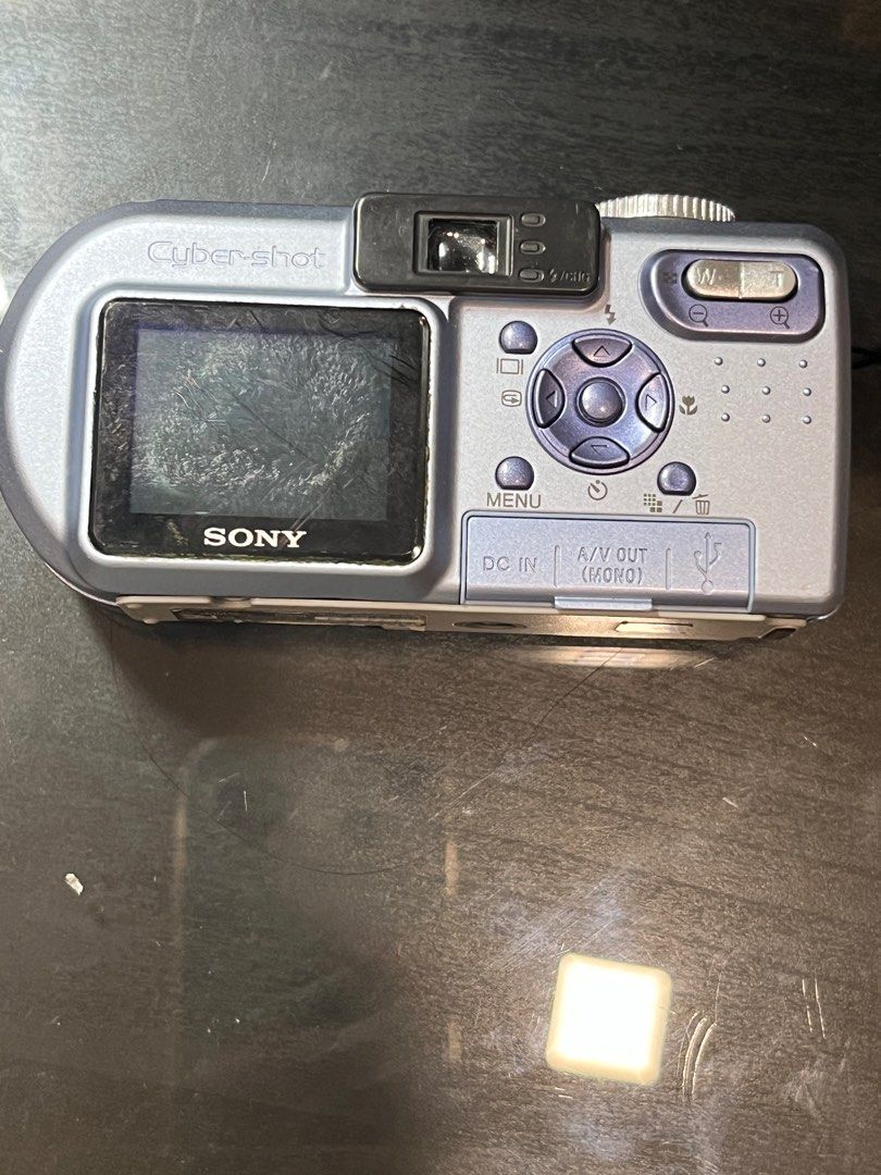 Rare y2k vintage blue sony cybershot p8, Photography, Cameras on Carousell
