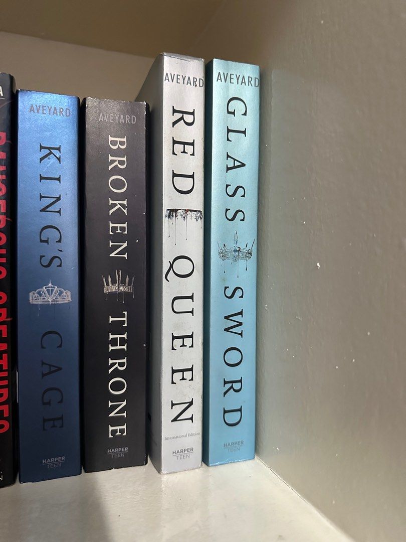 red queen book set, Hobbies & Toys, Books & Magazines, Fiction & Non ...