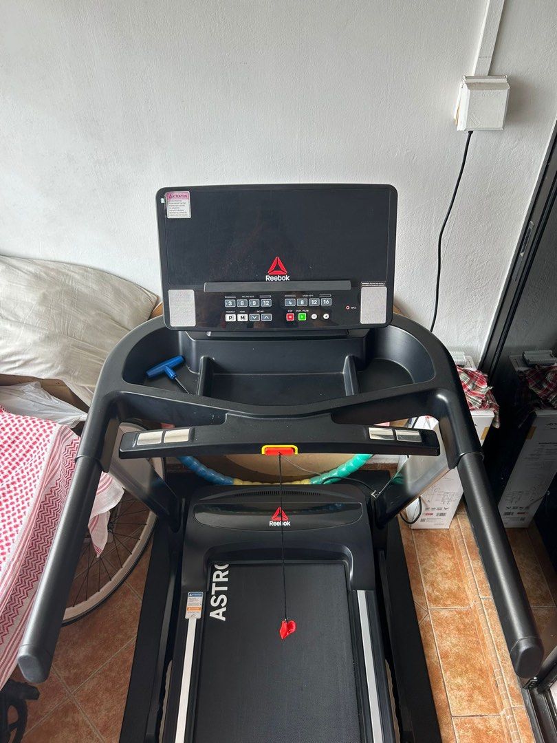 Reebok A4.0 Treadmill (Foldable), Sports Equipment, Exercise & Fitness ...