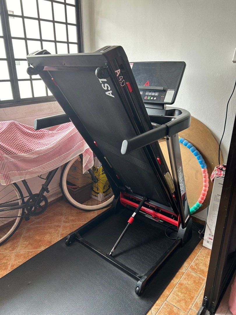 Reebok A4.0 Treadmill (Foldable), Sports Equipment, Exercise & Fitness ...