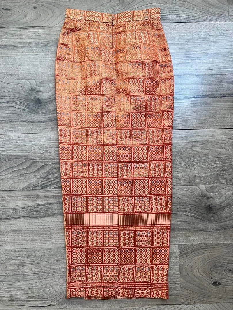Rok Songket dan Selendang Orange, Fesyen Wanita, Pakaian Wanita, Gaun & Rok di Carousell