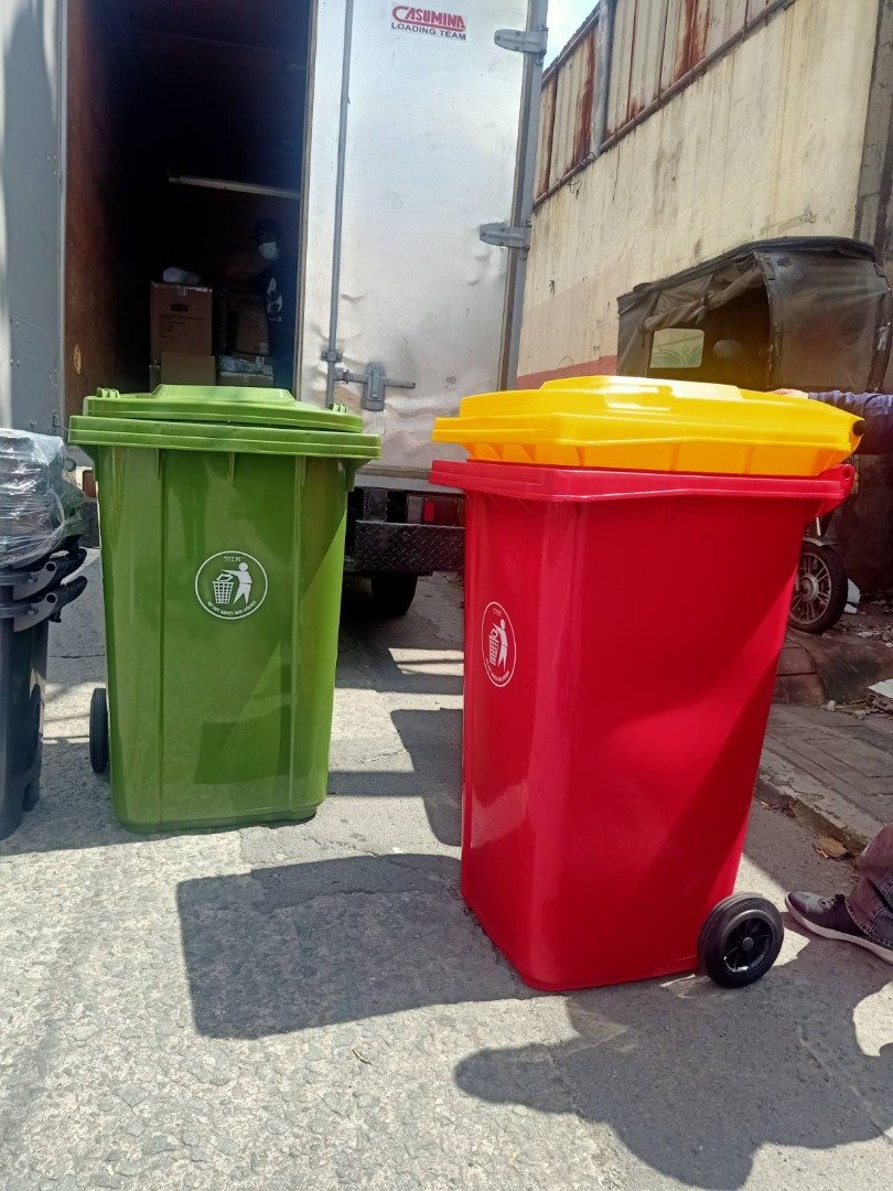 ROLLING TRASH BIN WITH WHEELS, Furniture & Home Living, Cleaning ...