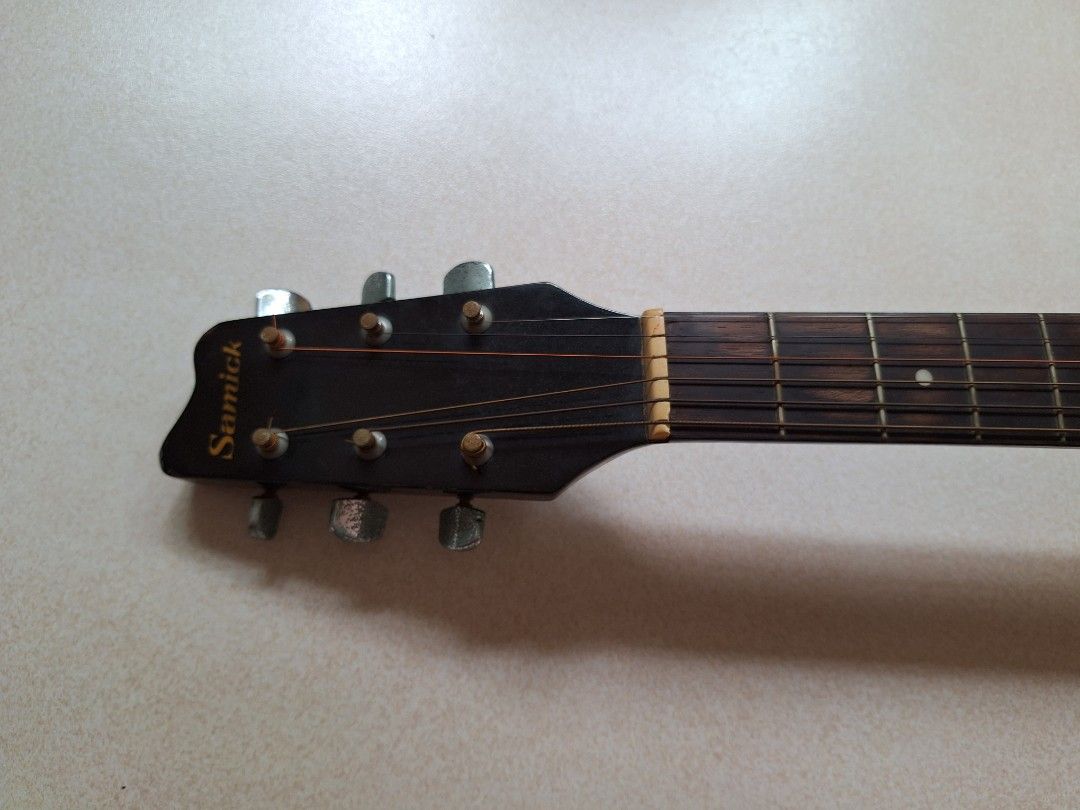 Samick Acoustic Guitar LW-015, Hobbies & Toys, Music & Media, Musical Instruments on Carousell