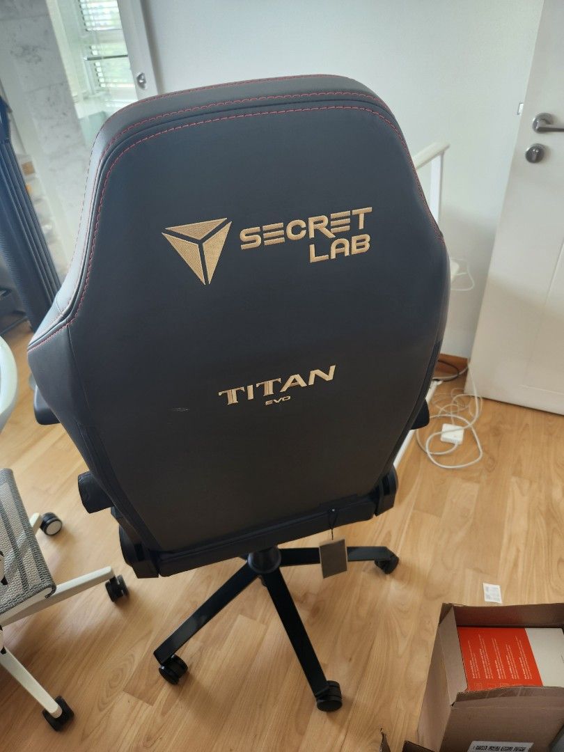Secret Lab Titan Evo gaming / office chair, Furniture & Home Living ...