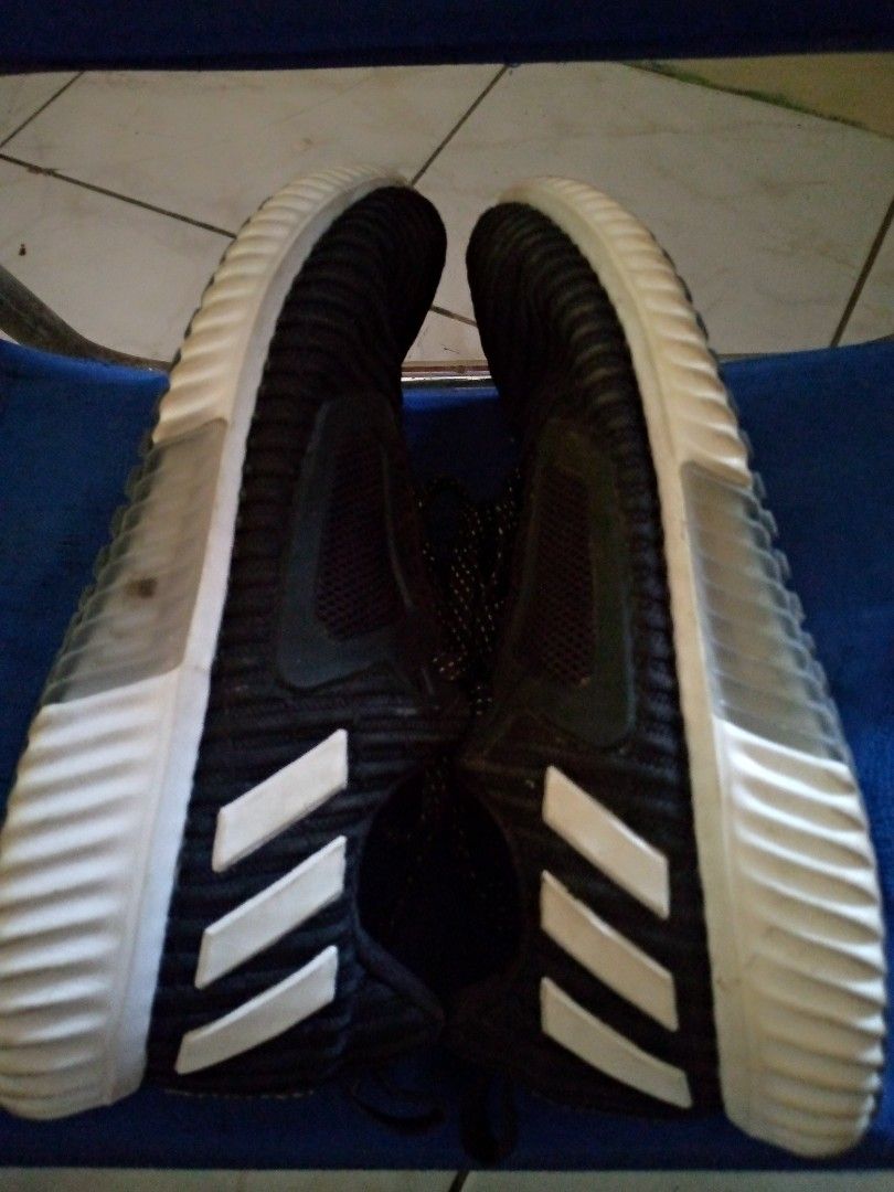 Sepatu cwe adidas, Fesyen Wanita, Sepatu di Carousell