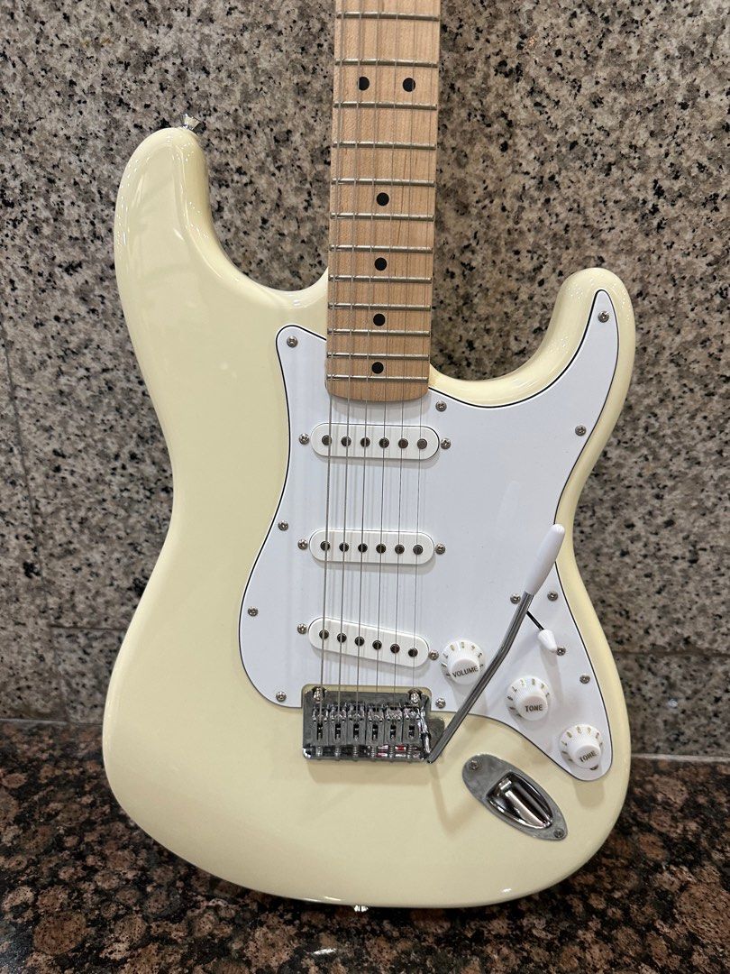 Squier FSR Affinity Series Stratocaster Guitar w/White Pearloid ...