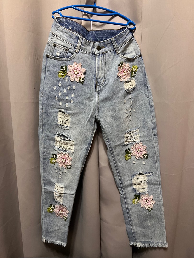 Tattered jeans, Women's Fashion, Bottoms, Jeans on Carousell