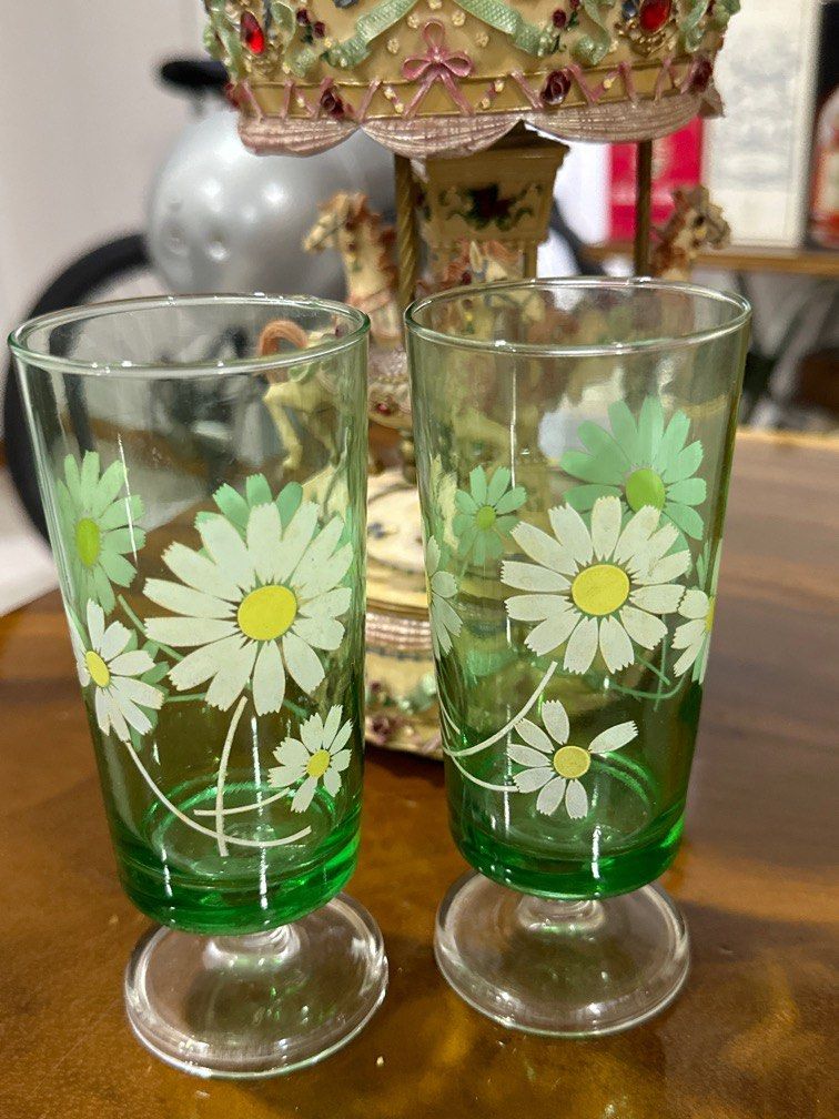 vintage footed glass, Hobbies & Toys, Memorabilia & Collectibles, Vintage Collectibles on Carousell
