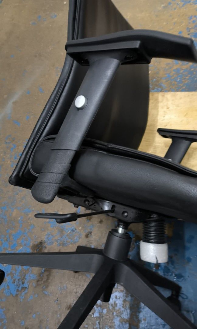 PVC executive Office Chair 多功能 黑色皮大班椅 電腦椅 升降扶手 彈弓背, 傢俬＆家居, 傢俬, 椅子 ...