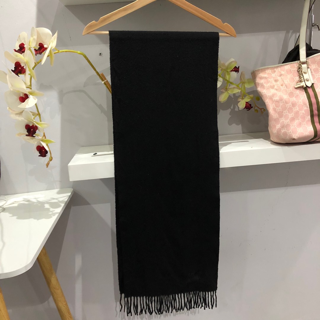 Burberry cashmere scaft, Women's Fashion, Watches & Accessories ...