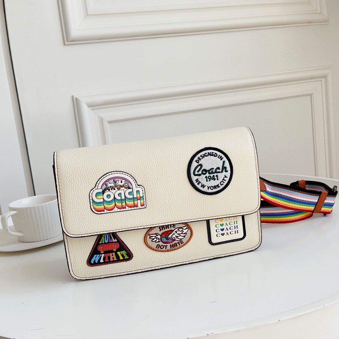 Coach turner badge shoulderbag messenger bag, Men's Fashion, Bags ...