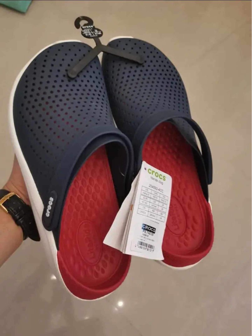 CROCS, Men's Fashion, Footwear, Slippers & Slides on Carousell