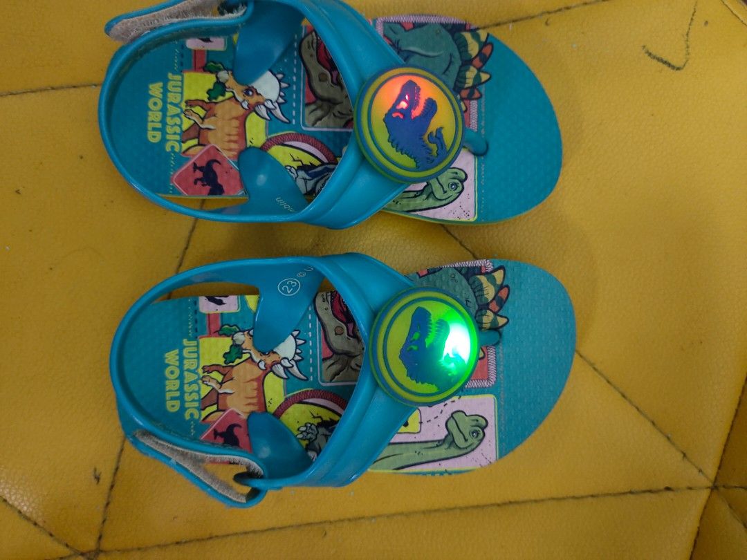 Dino Selipar, Babies & Kids, Babies & Kids Fashion on Carousell