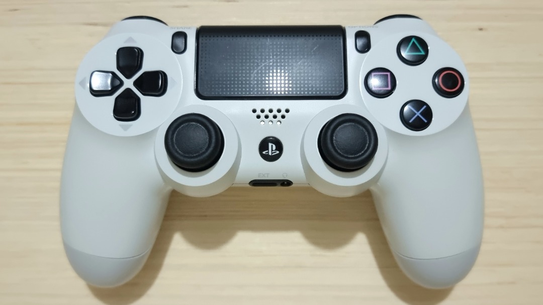 DualShock 4 (Glacier White) Original, Video Gaming, Video Game Consoles ...