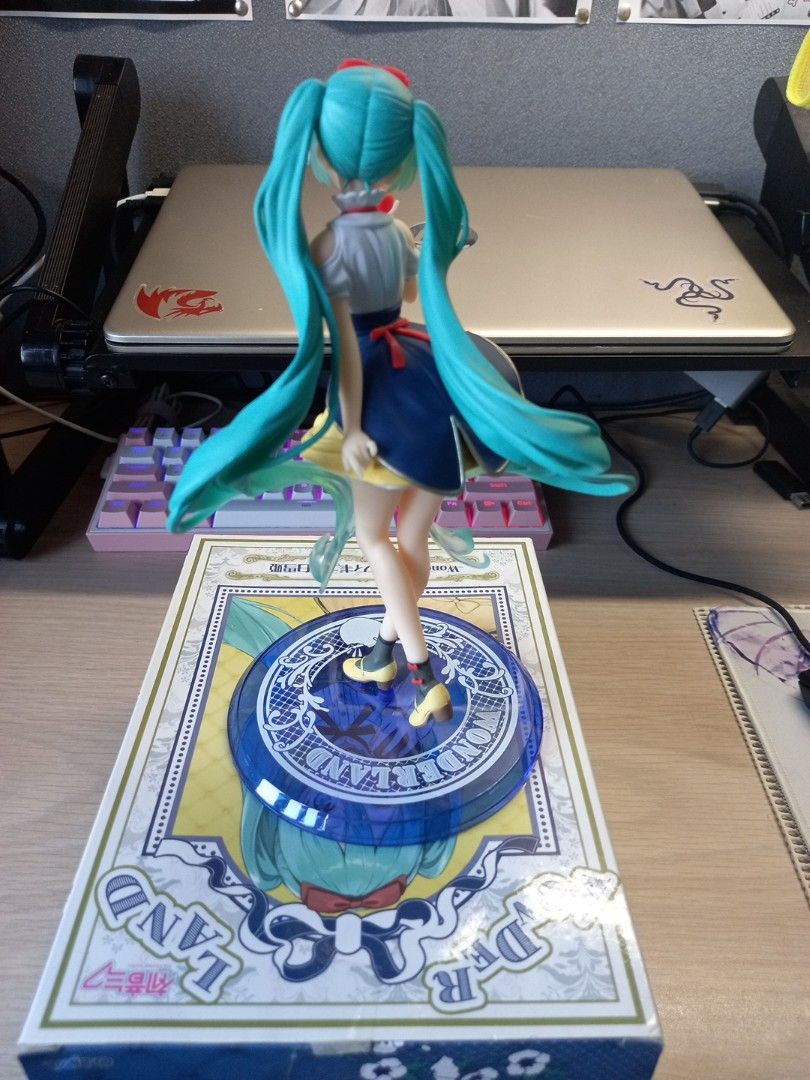 Hatsune Miku Wonderland Figure Hobbies Toys Toys Games On Carousell