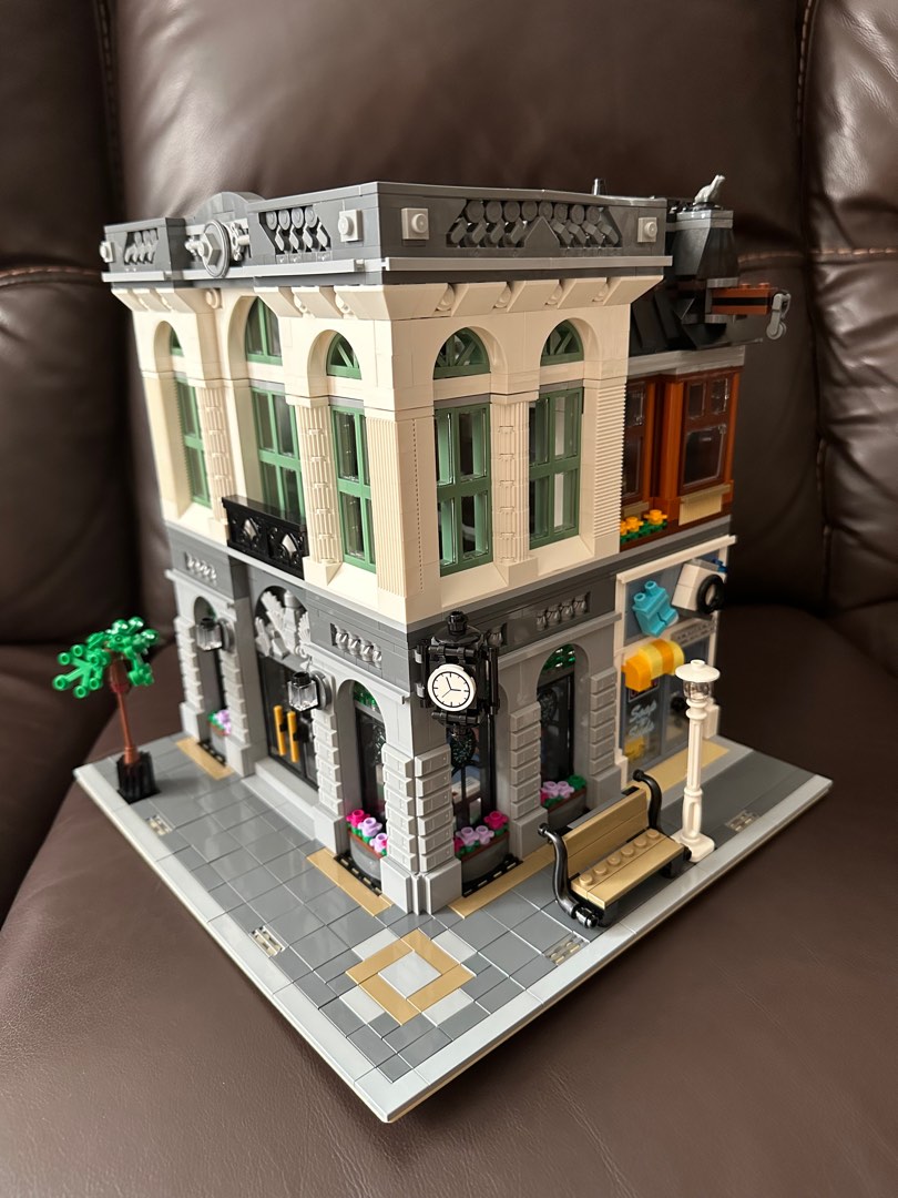 Lego 10251 Brick Bank, 興趣及遊戲, 玩具 & 遊戲類 - Carousell