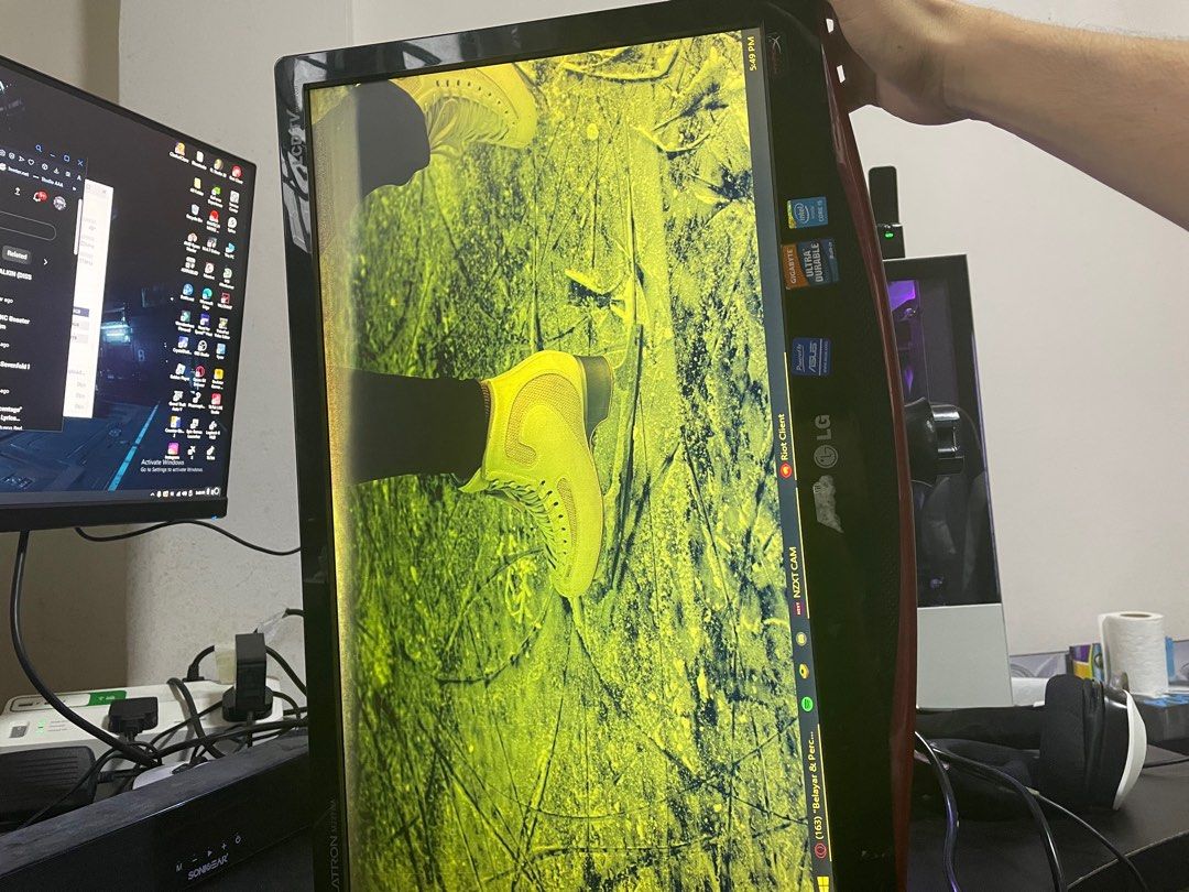 LG Monitor No Stand, Computers & Tech, Desktops on Carousell