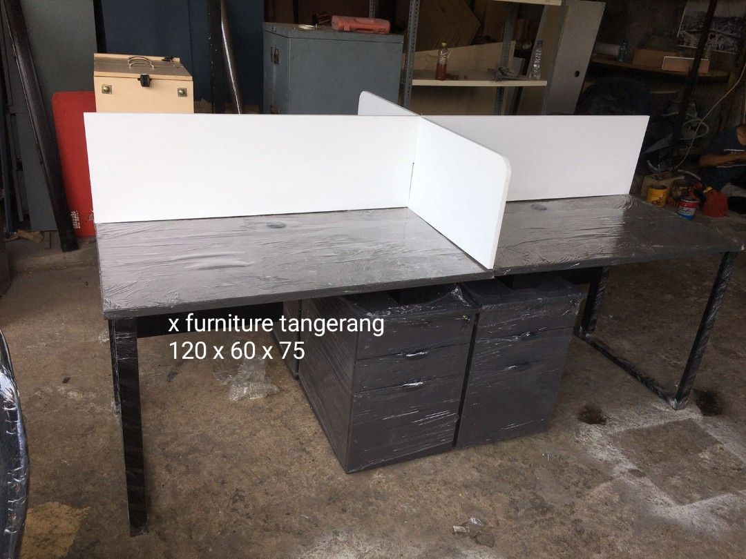 Meja sekat - meja partisi - meja kubikal (per 1 meja + partisinya saja ...