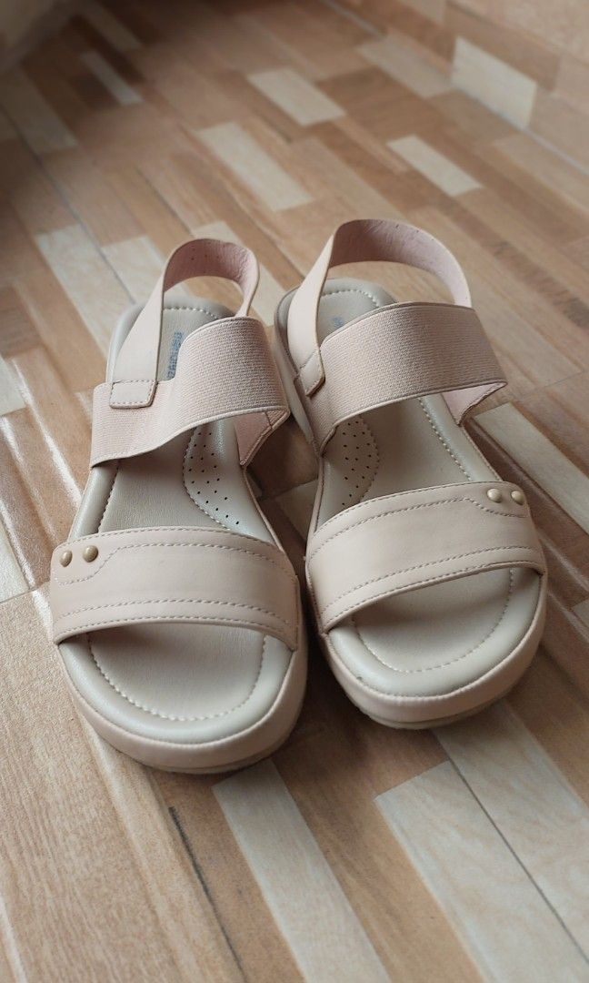 Mendrez Sandal, Women's Fashion, Footwear, Sandals on Carousell