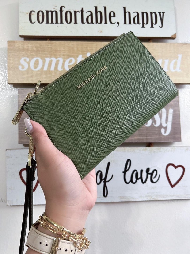 Michael Cors Wallet With Box Tag Carecard, Women's Fashion, Bags ...