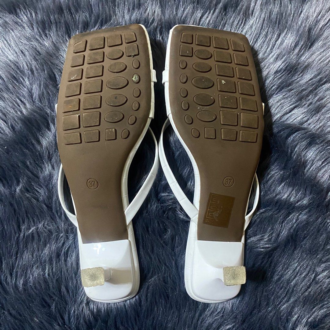 Minimalist White Crocs Kitten Heels Low Heel 1 inch, Women's Fashion ...