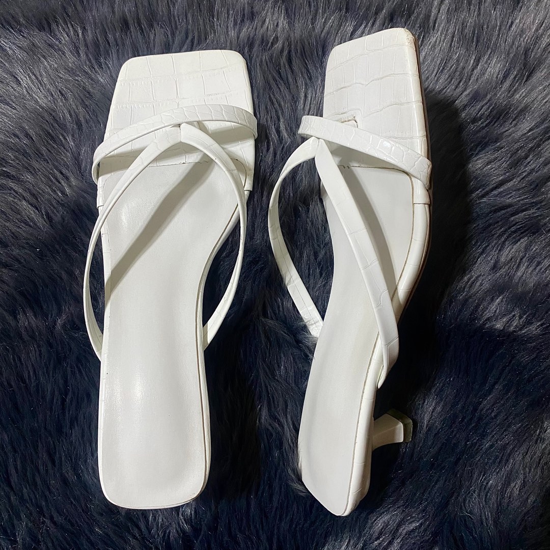 Minimalist White Crocs Kitten Heels Low Heel 1 inch, Women's Fashion ...