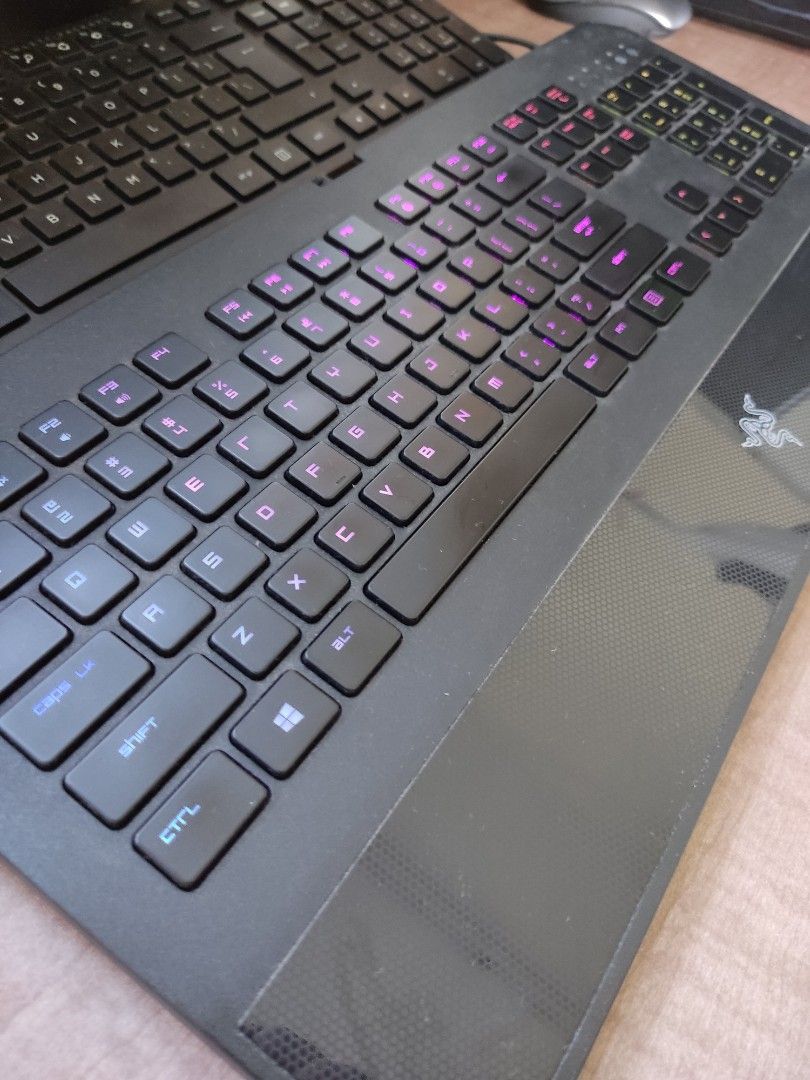 Razer Deathstalker Chroma RGB Gaming Keyboard + Free Acer Mouse. Check ...
