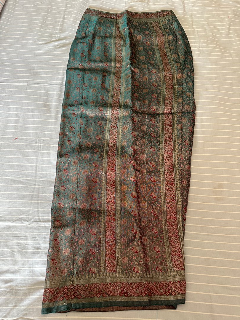 Rok ulos warna rare banget, Fesyen Wanita, Pakaian Wanita, Bawahan di Carousell