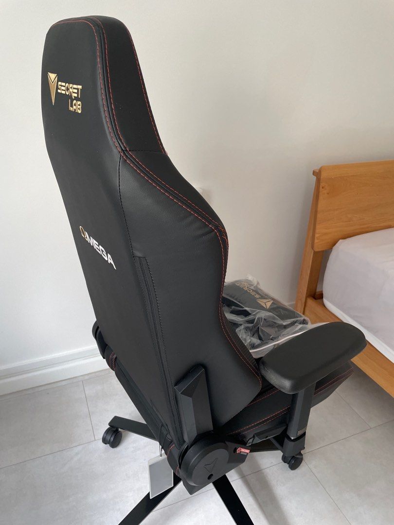 SecretLab Omega 2020 series (with head rest and lumbar cushion ...