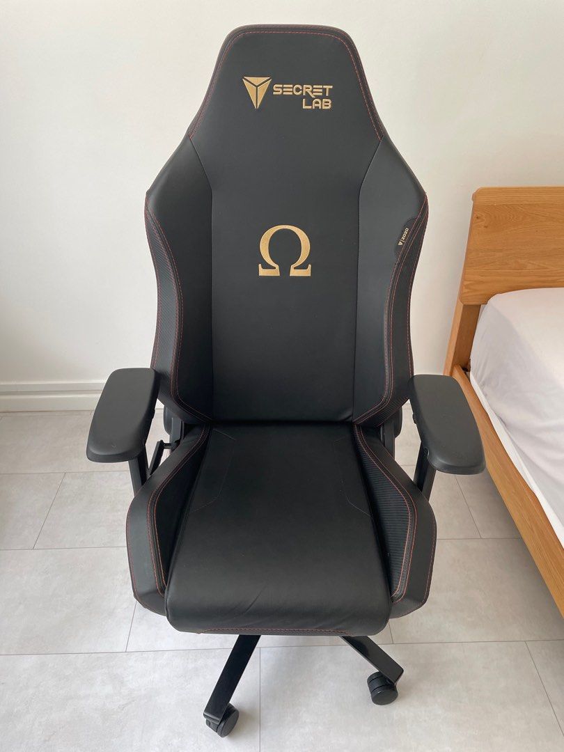 SecretLab Omega 2020 series (with head rest and lumbar cushion ...