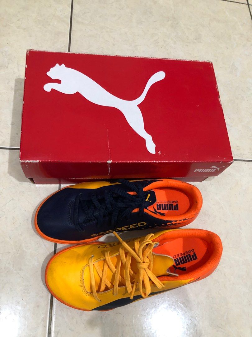 Sepatu Futsal Puma anak, Fesyen Pria, Sepatu , Sneakers di Carousell