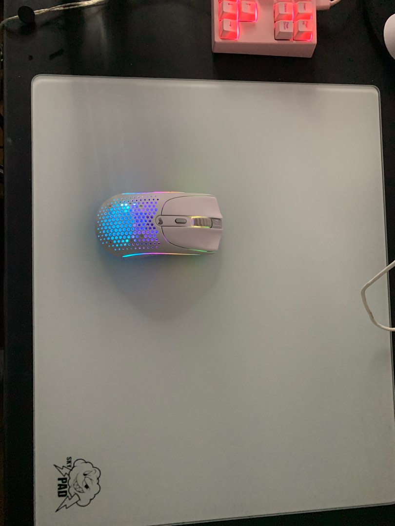 Skypad 2.0 White XL GOOD AS NEW, Computers & Tech, Parts & Accessories ...