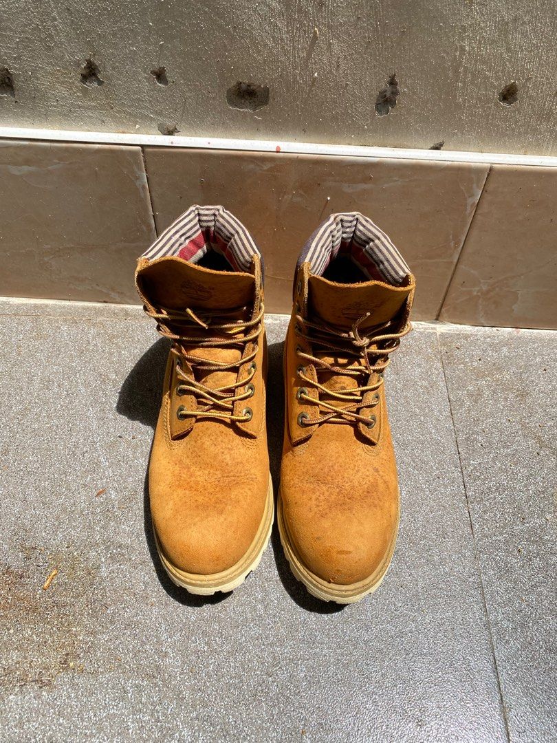 Timberland classic brown boots, Men's Fashion, Footwear, Boots on Carousell