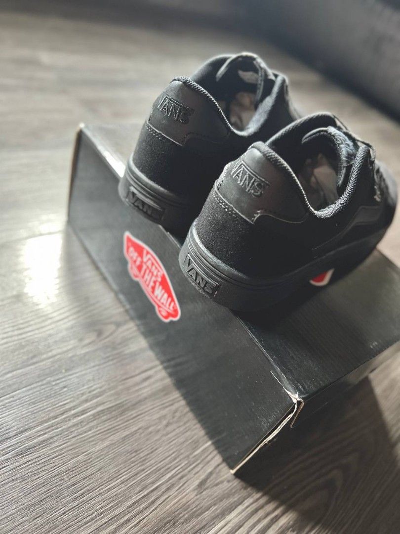 Tnt all black (saiz 37-45), Men's Fashion, Footwear, Sneakers on Carousell