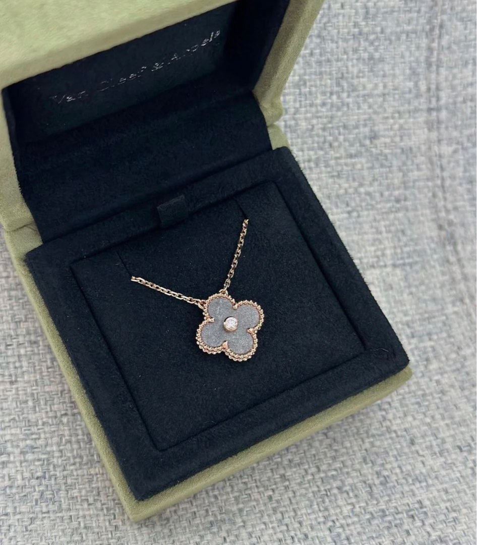 VCA 2023 holiday pendant, Luxury, Accessories on Carousell