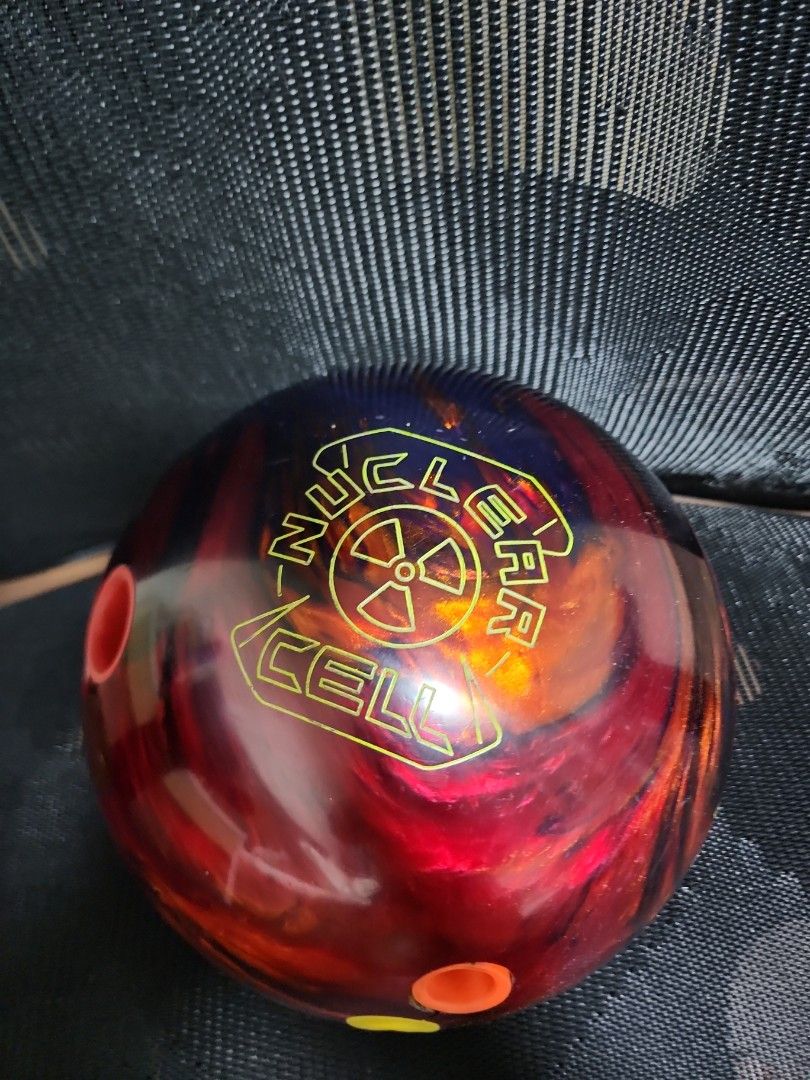 2nd Drill Nuclear Cell Bowling ball 15lbs, Sports Equipment, Sports ...