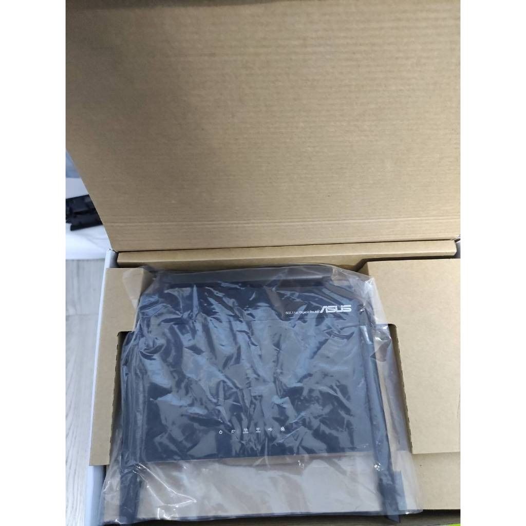 ASUS華碩 RT-AC1300G PLUS 雙頻無線分享器 四核心 四天線 N18U加強版 拆封品, 電腦及科技產品, 電腦在旋轉拍賣