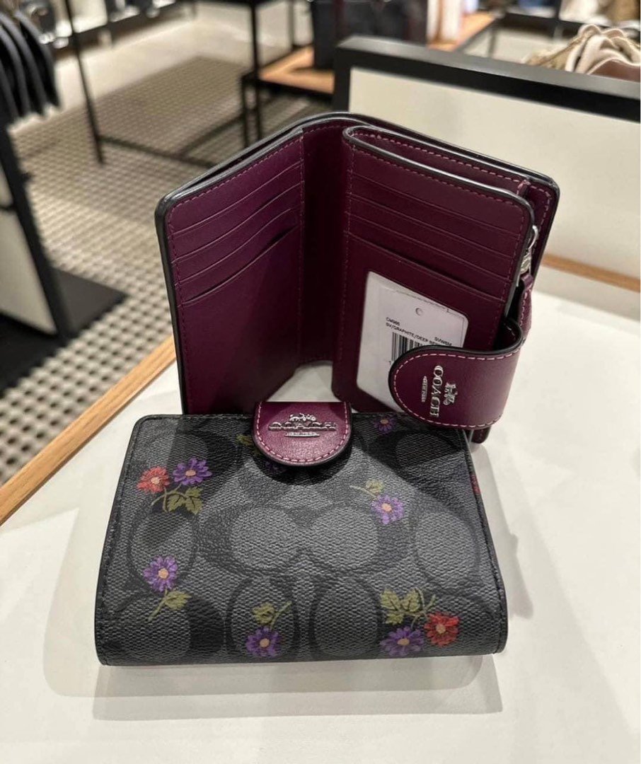 Coach Medium Corner Wallet, Luxury, Bags & Wallets on Carousell