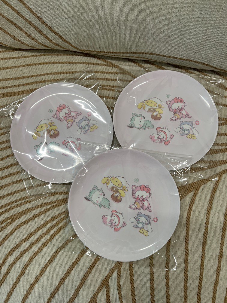 CPCM Cow Play Cow Moo Sanrio Character Plastic Plate (Hello Kitty ...