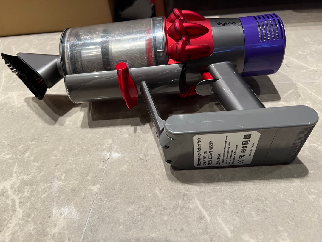Dyson V10 with limited assessories, TV & Home Appliances, Vacuum ...