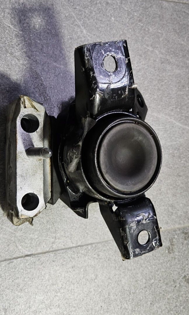 Estima acr50 Engine mounting (Right side), Car Accessories, Accessories ...