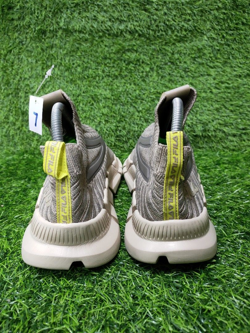 FILA SLIP ON 7UK, Men's Fashion, Footwear, Sneakers on Carousell